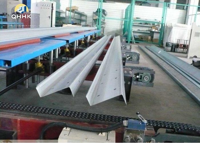 C Purlin Galvanized Steel Purlins , Galvanized Z Purlins untuk atap ...