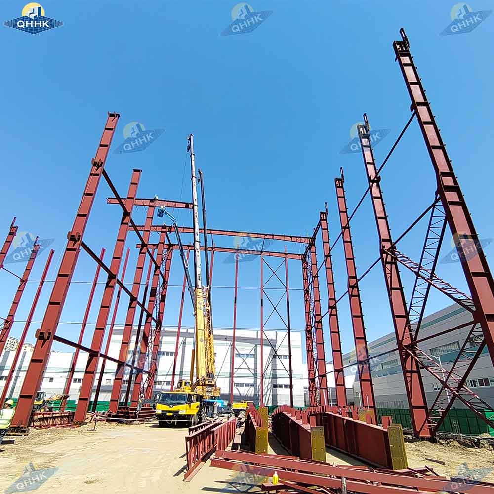 Optional Fire Protection System Steel Structural Constructions with Sandwich Panel Roof and Wall